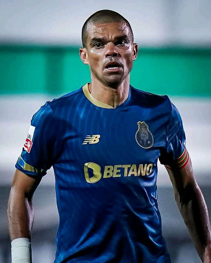 Pepe Becomes Oldest Outfield Player To Play In UEFA Champions League ...